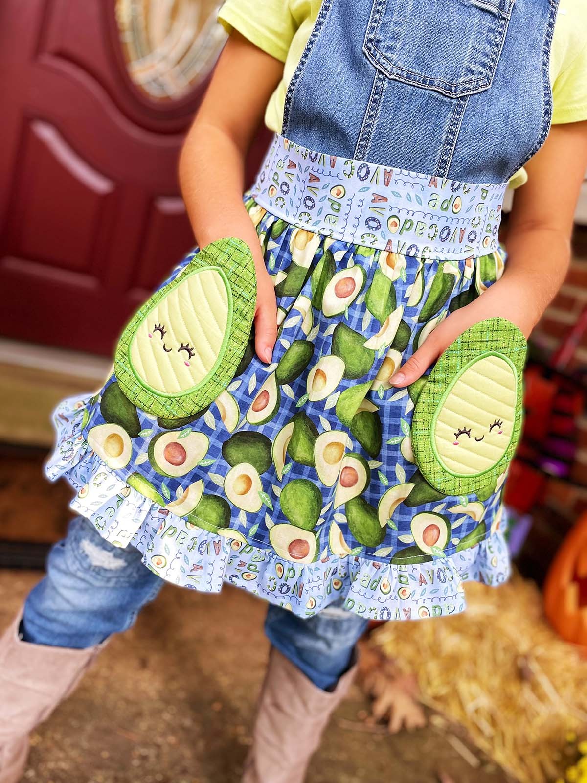 Everything I Avo Wanted!! Lovely hot pads and apron by parker on the porch